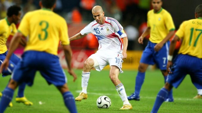 Top 10 Football Midfielders In The World | KIMBEMBE